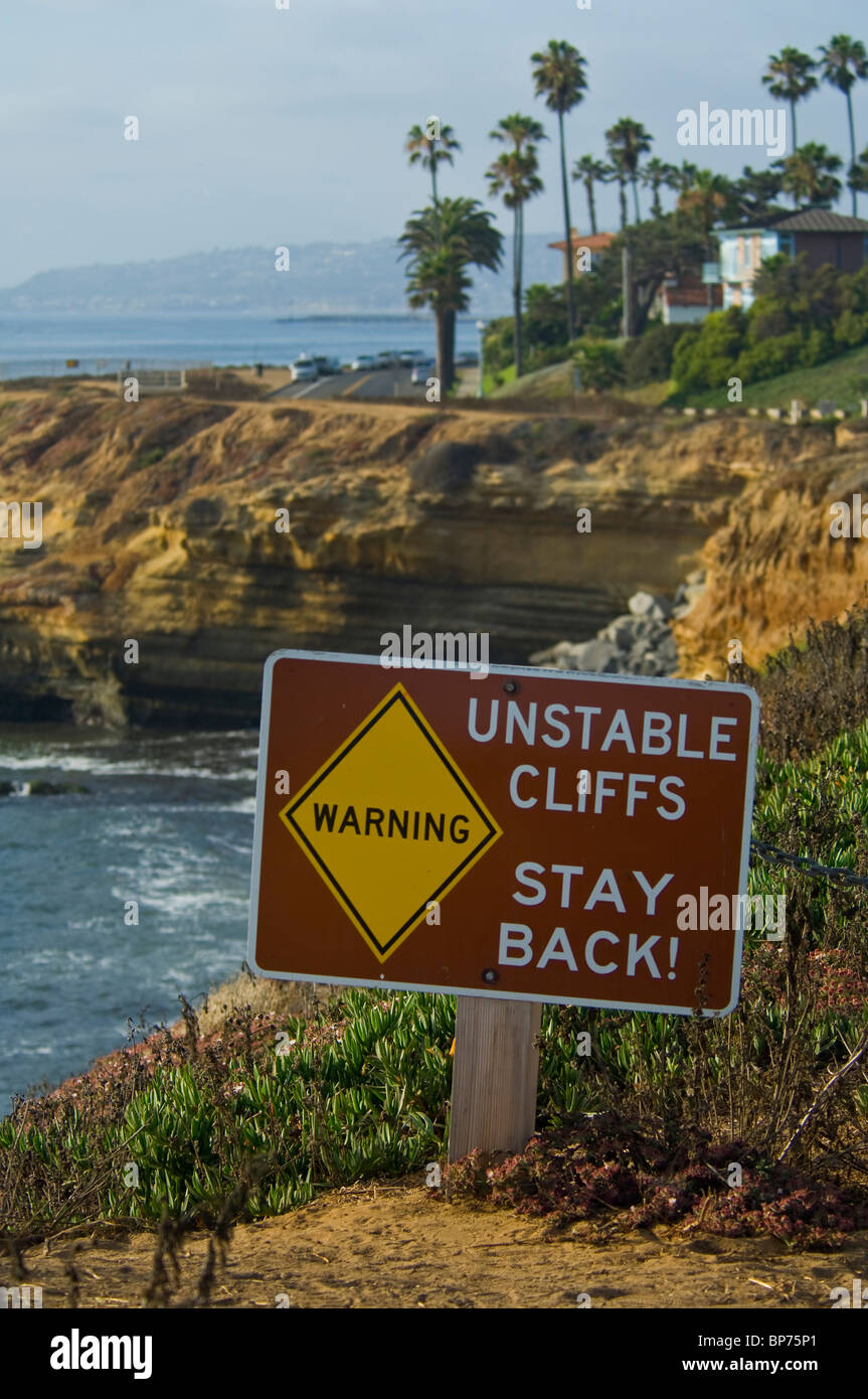 Unstable cliff edge warning sign hi-res stock photography and images ...