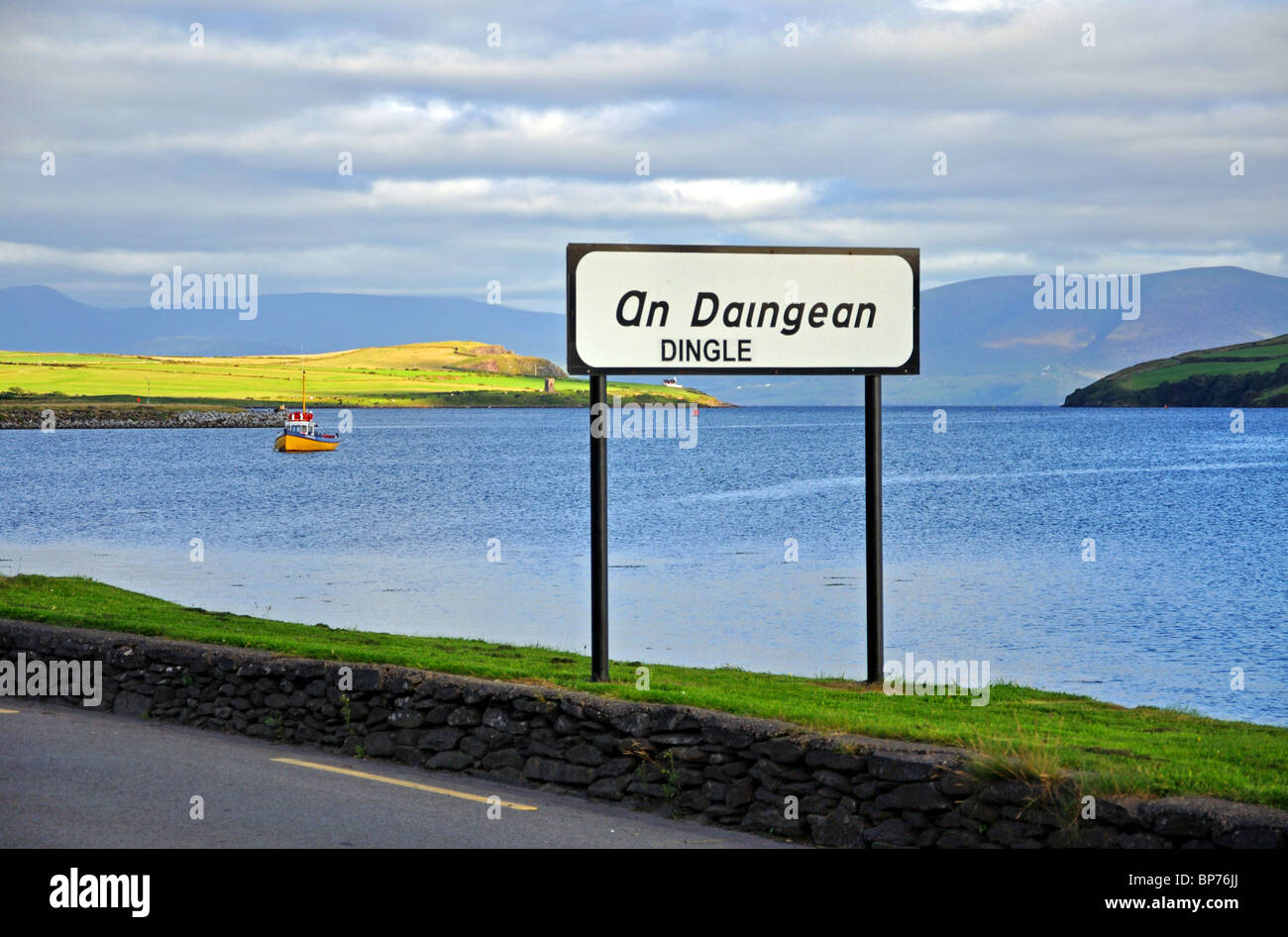 Welcome sign Dingle Bay Harbour Ireland Stock Photo - Alamy