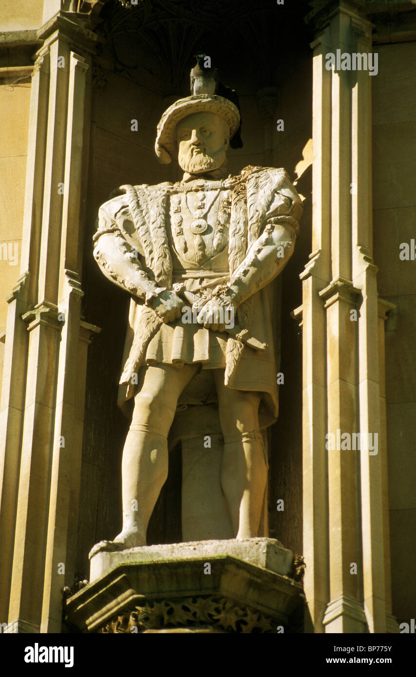 Statue of Henry VIII, founder of King’s College at Cambridge, England ...