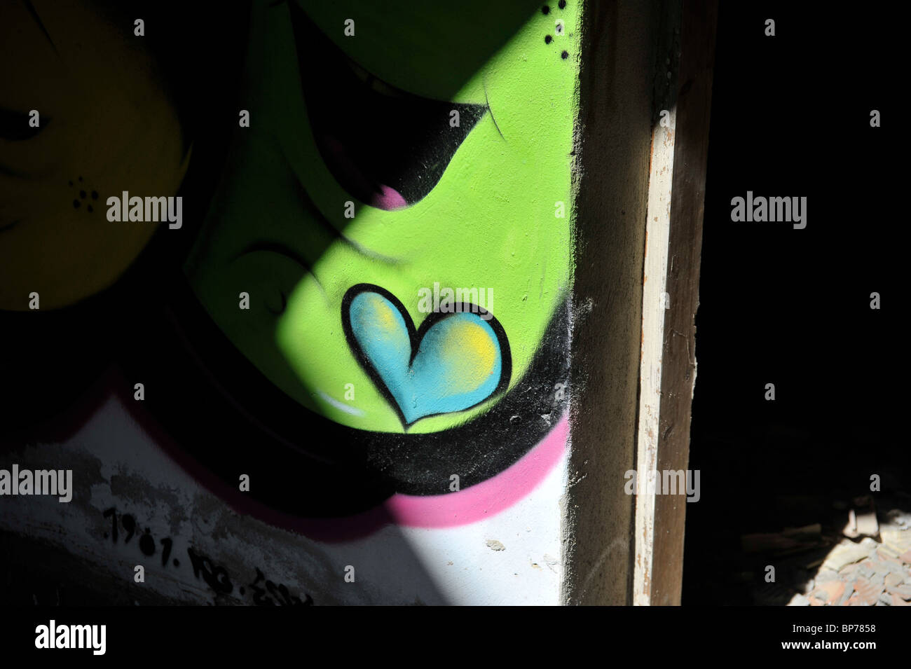heart graffiti wall shadow light Stock Photo - Alamy