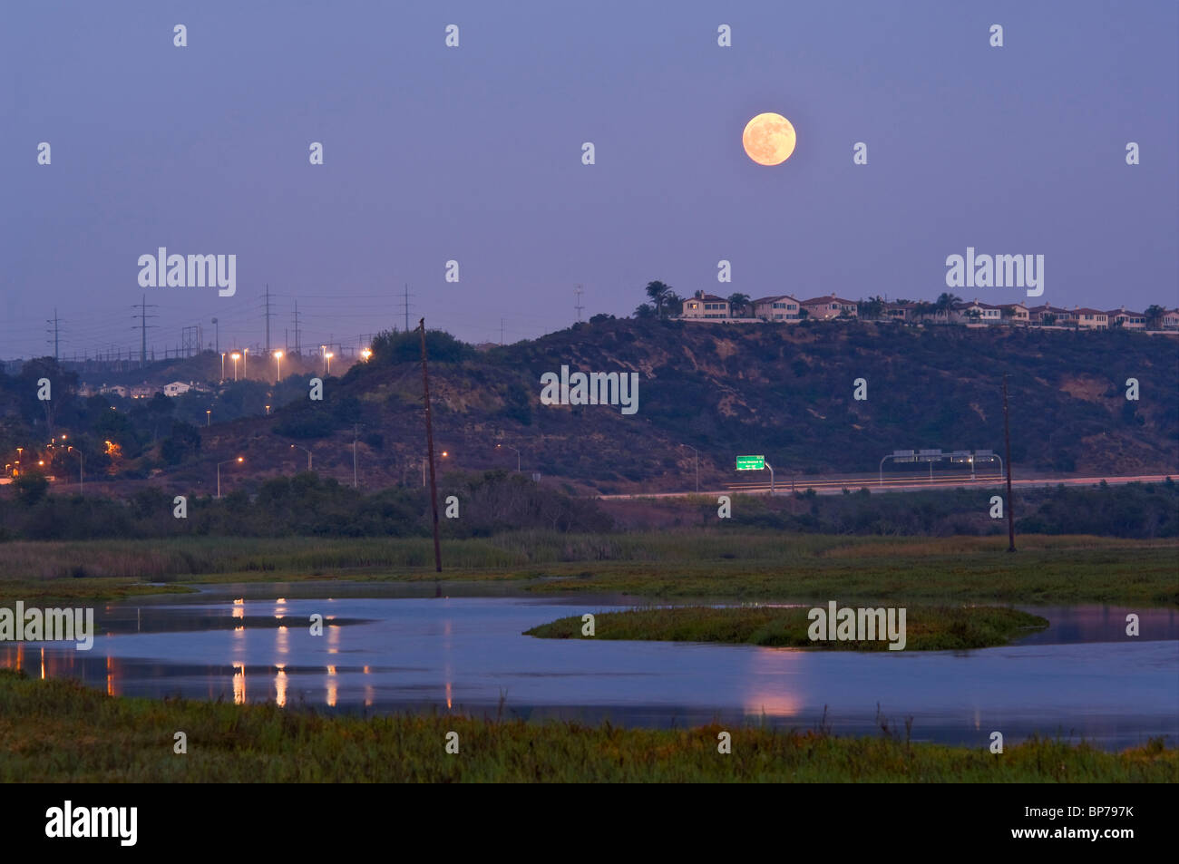 Moonrise over the estuary hi-res stock photography and images - Alamy