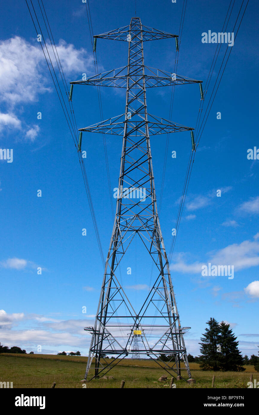 High Voltage Overhead Electricity Cables Stock Photos & High Voltage ...