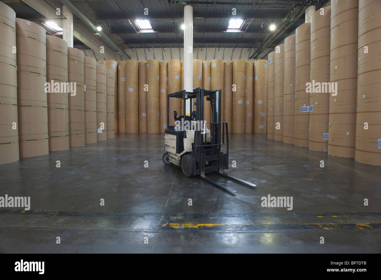 Rolls paper forklift in warehouse hi-res stock photography and images ...