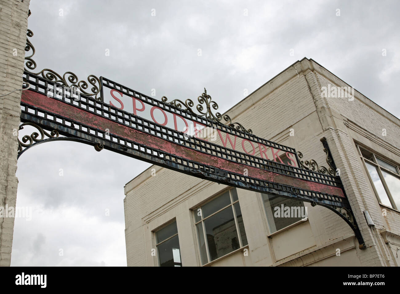 Factory closed sign board hi-res stock photography and images - Alamy