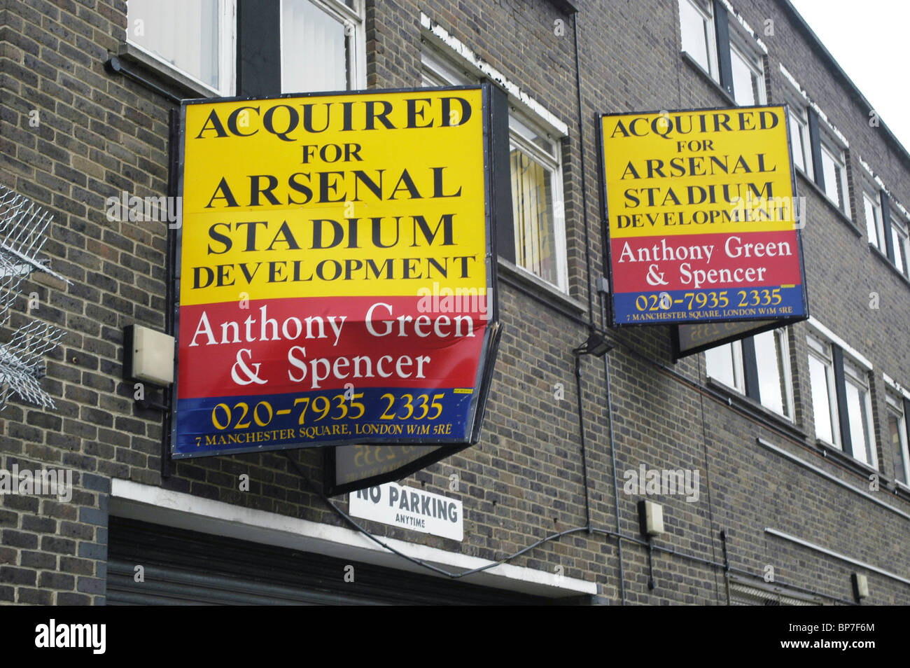 UK ARSENAL EMIRATES STADIUM BEING BUILT IN 2004 IN HIGHBURY, LONDON ...