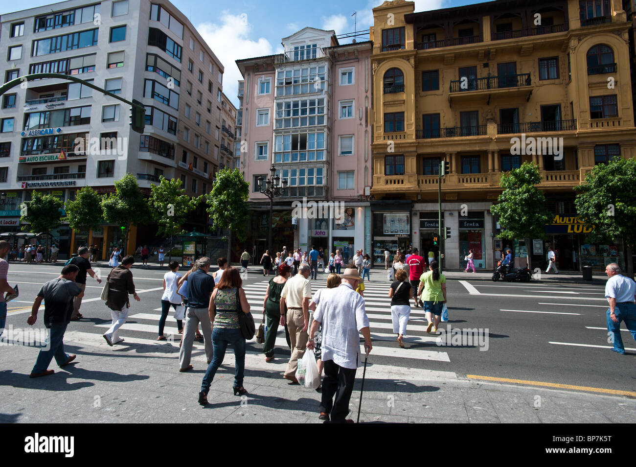 Spain busy street hi-res stock photography and images - Alamy