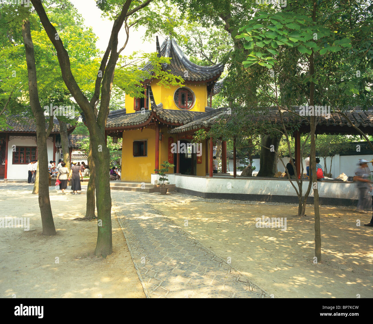 A Traditional Chinese Temple and Courtyard. Suzhou, Jiansu Province ...