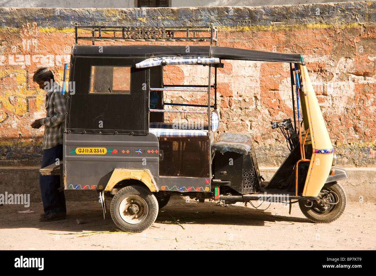 Parked autorickshaw hi-res stock photography and images - Alamy