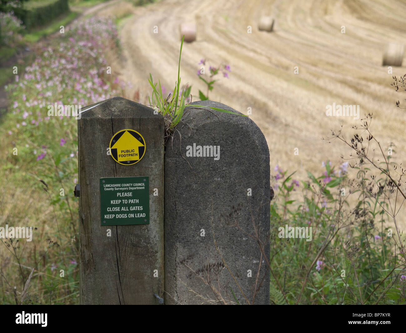 Lancashire way footpath sign hi-res stock photography and images - Alamy