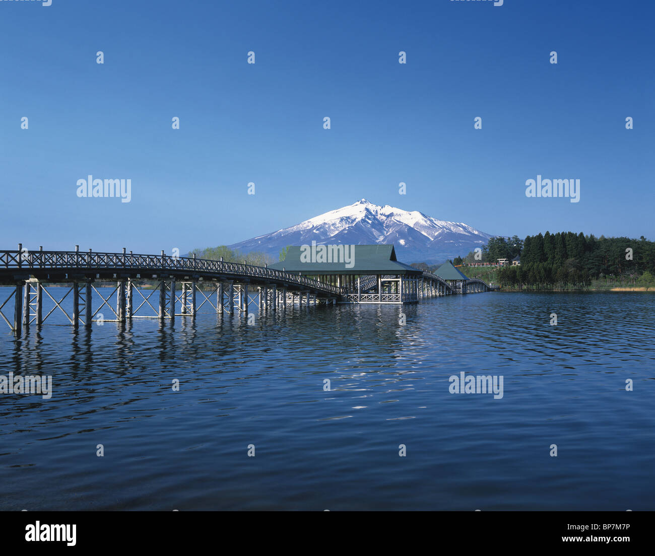 Tsurunomai Bridge and Mt Iwaki-San, Tsuruta-Machi, Kita-Tsugaru, Aomori ...