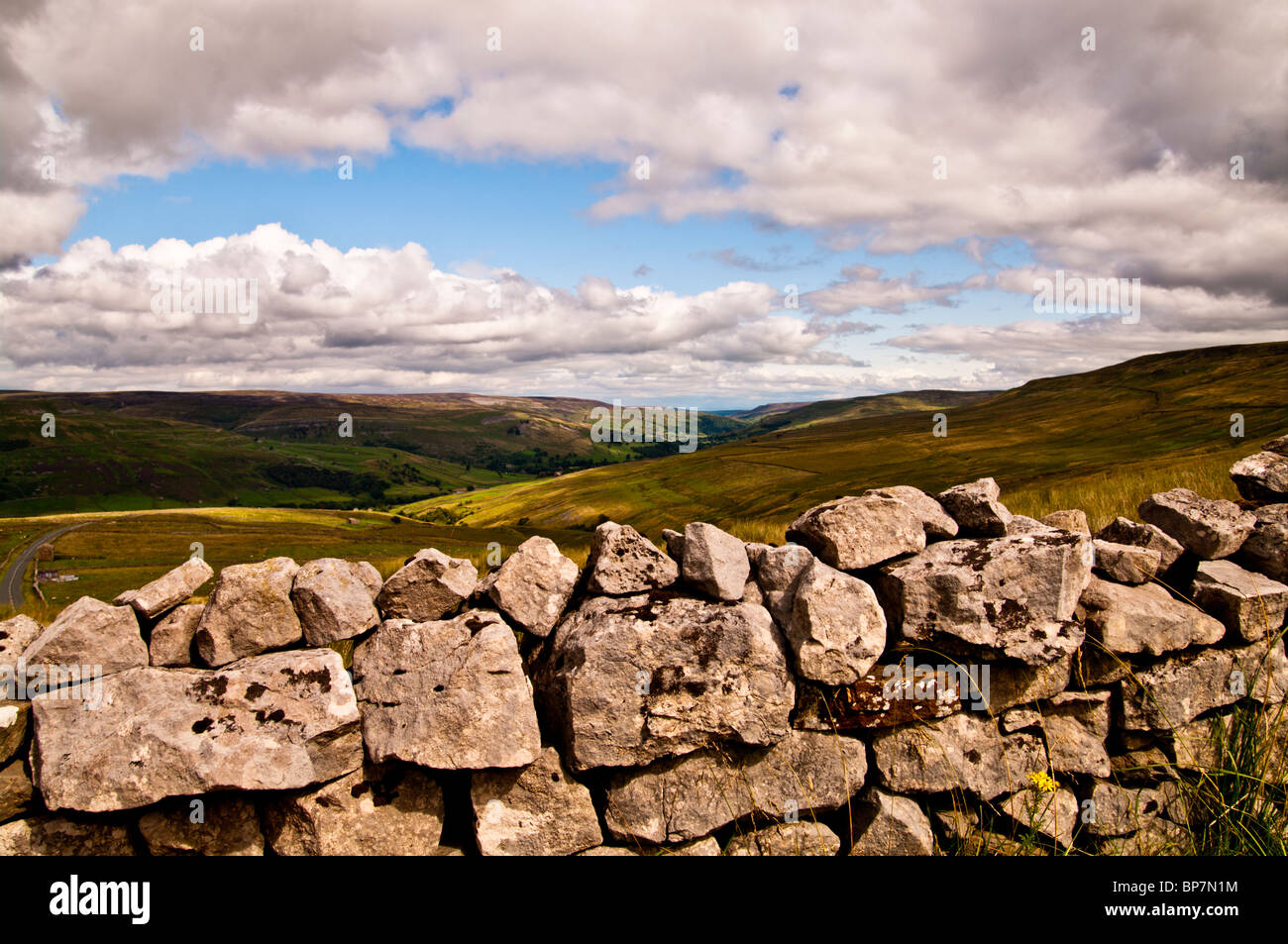 Dry stone wall above Swaledale, Yorkshire Stock Photo - Alamy