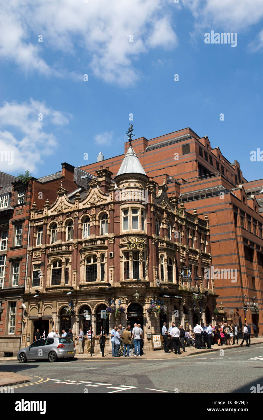 The royal pub hi-res stock photography and images - Alamy