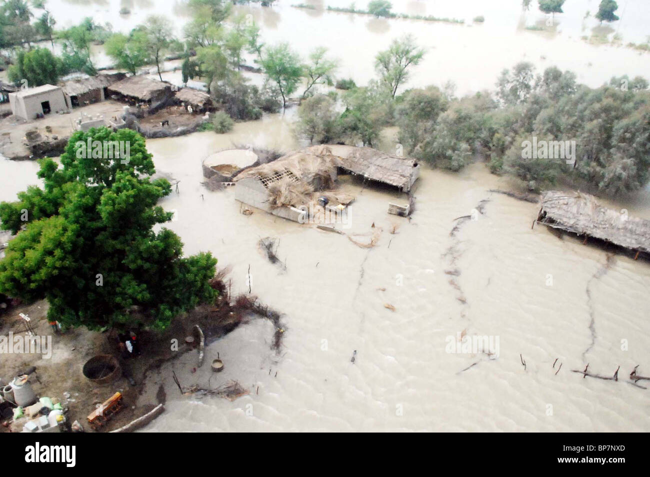 Pakistan floods aerial 2010 hi-res stock photography and images - Alamy