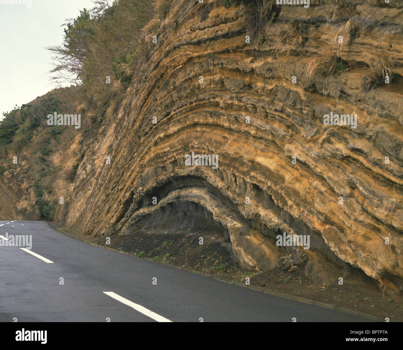 Road japan cliff hi-res stock photography and images - Alamy