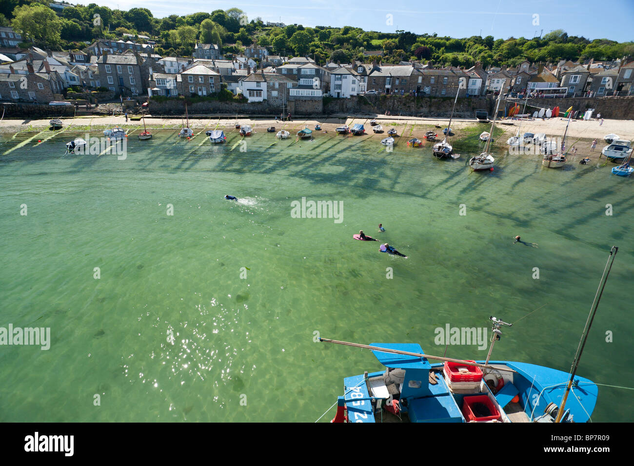 Five swimmers hi-res stock photography and images - Alamy