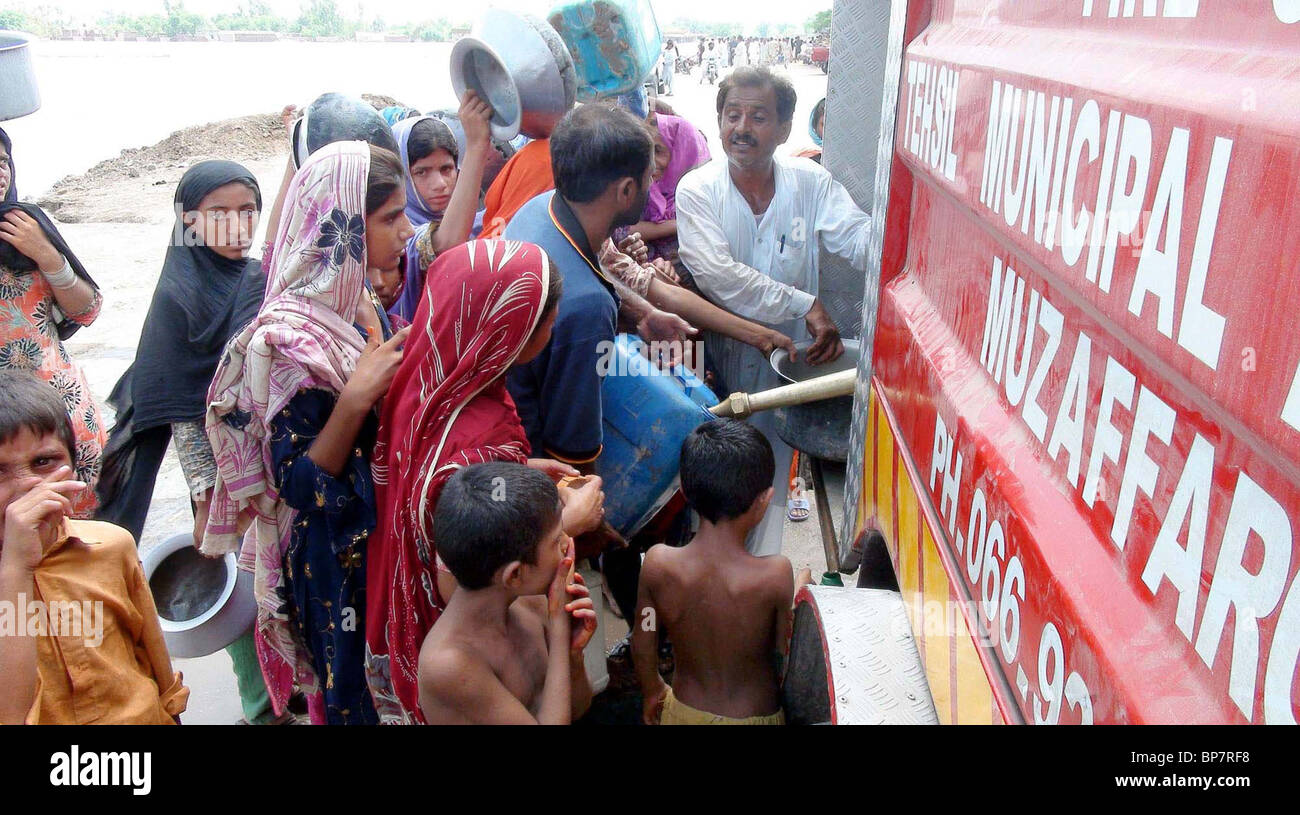 Flood affectees fill their water pots at fire tender at Shahgarh, which ...