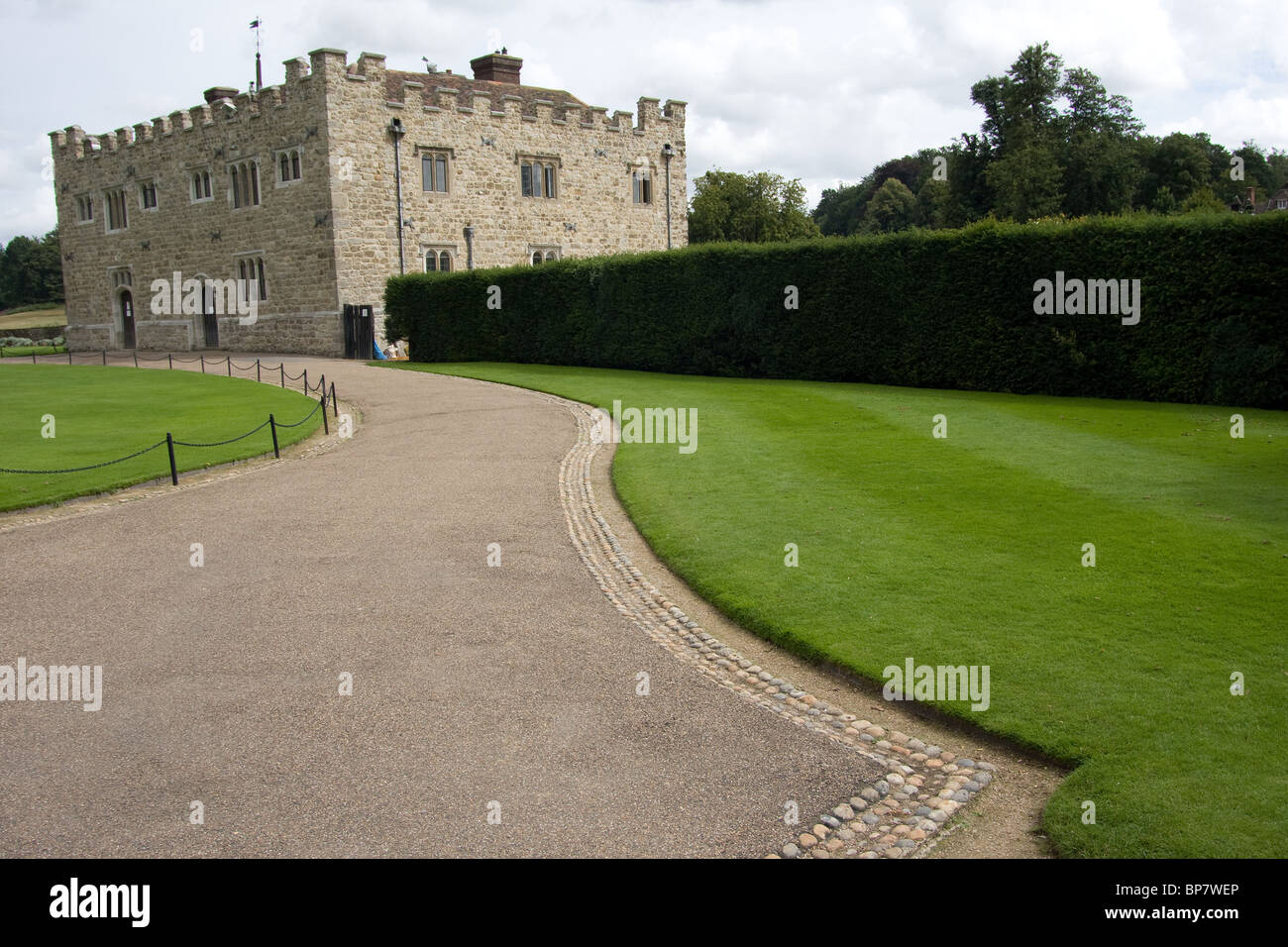 Leeds castle entrance hi-res stock photography and images - Alamy