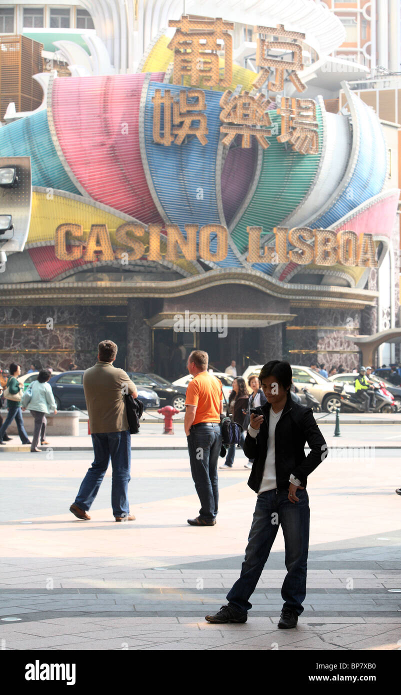 People in front of Hotel and Casino Lisboa, Macao, China Stock Photo ...