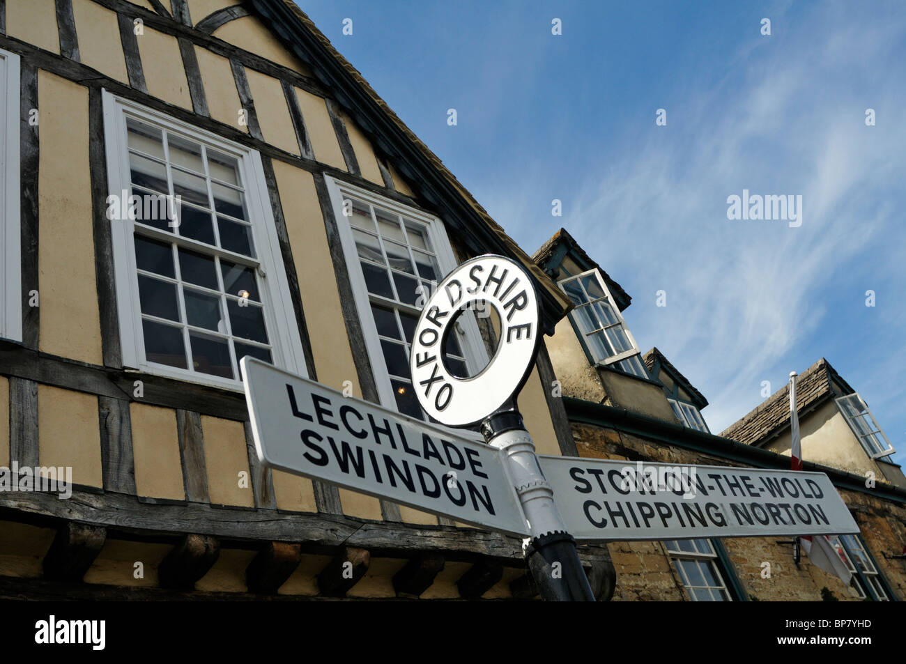 Road sign cotswolds oxfordshire hi-res stock photography and images - Alamy