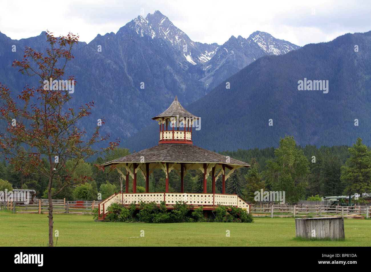Gazebo pavilion in historic Fort Steel with Banff National Park ...