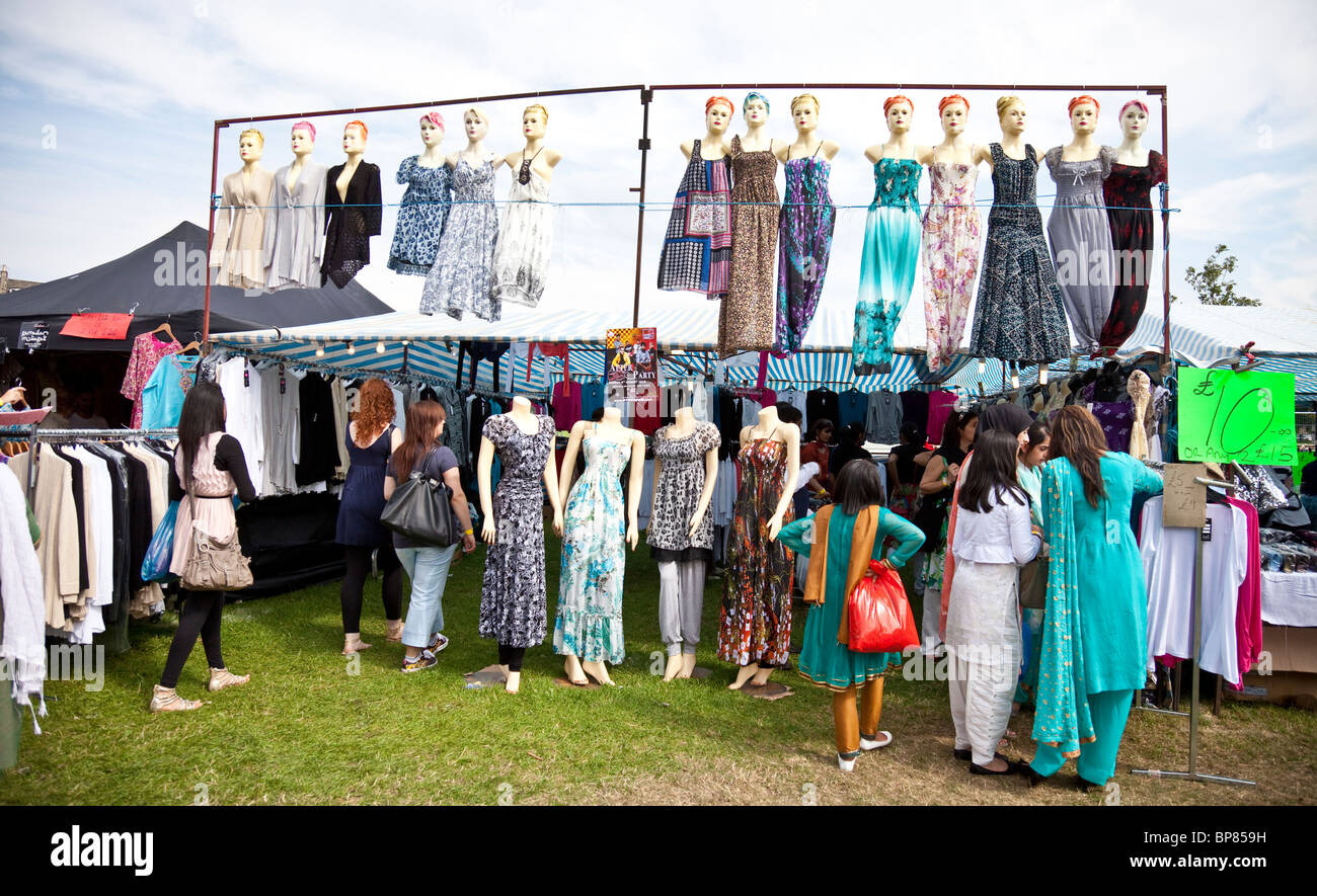 Clothes stall hi-res stock photography and images - Alamy