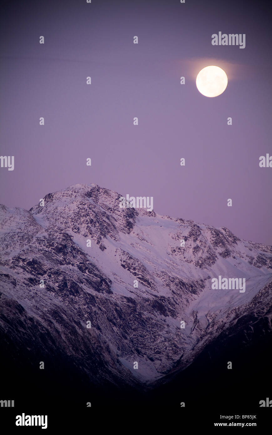 Moonrise over mountain ridge hi-res stock photography and images - Alamy