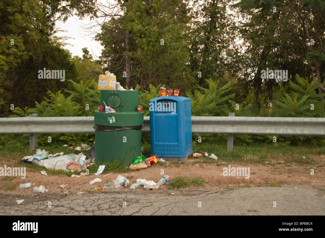 Overflowing garbage cans hi-res stock photography and images - Alamy