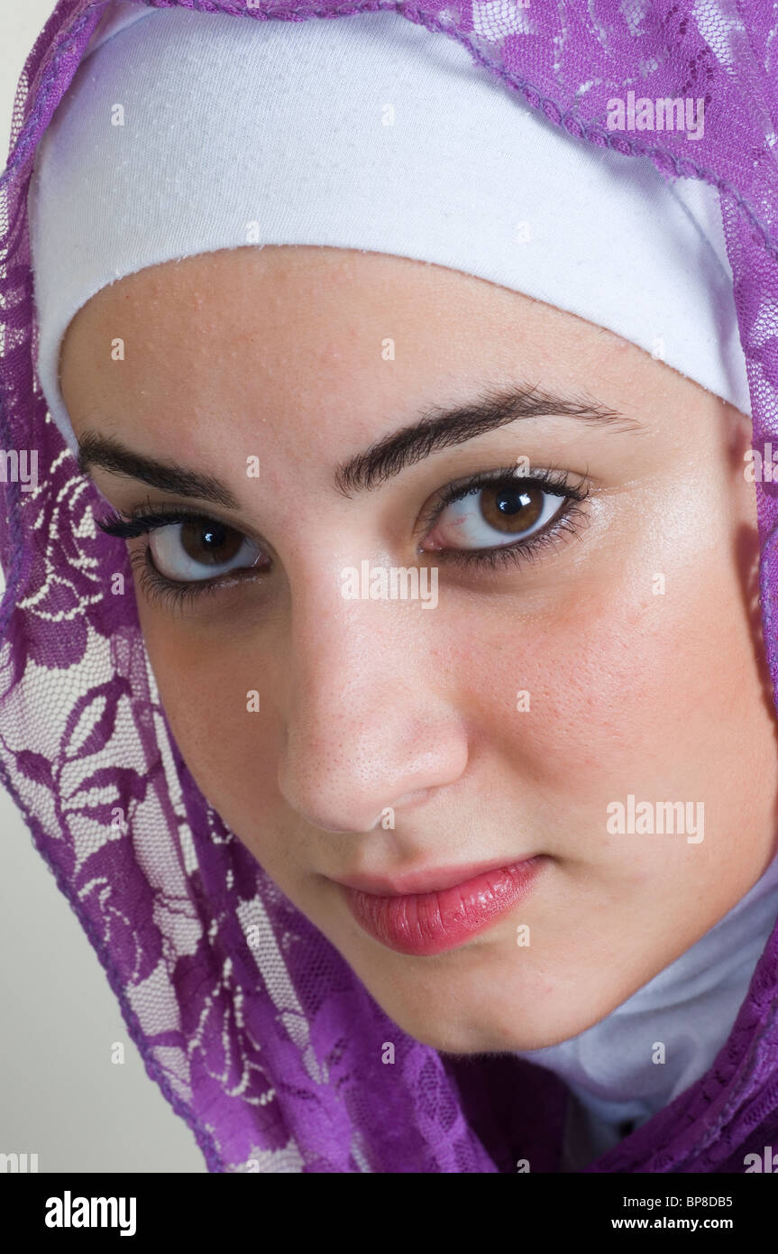 Beautiful young Muslim girl Stock Photo - Alamy