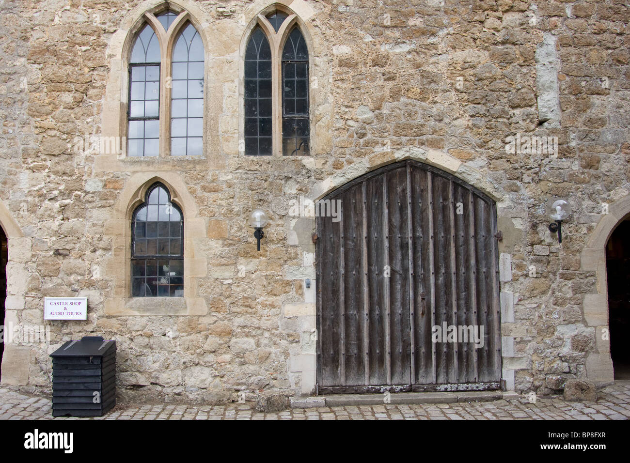 Stone gate house hi-res stock photography and images - Alamy