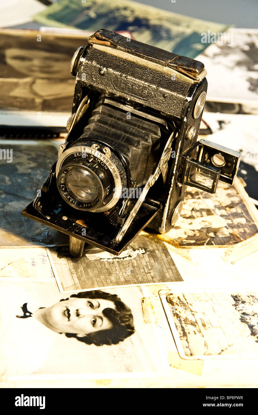 Ancestry 120 camera folding manual view hi-res stock photography and ...