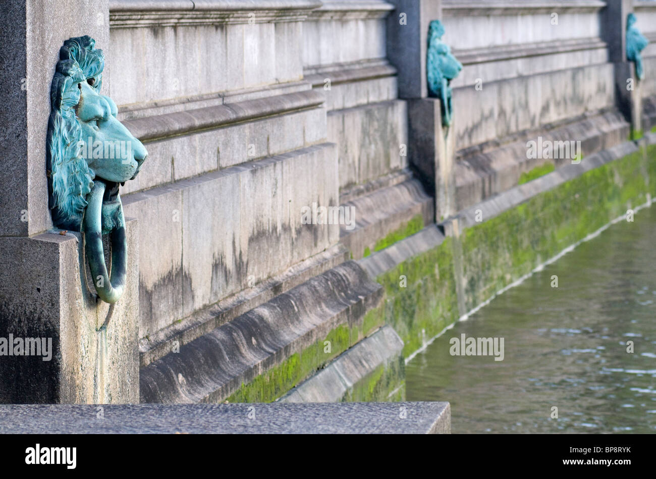 Mooring rings hi-res stock photography and images - Alamy