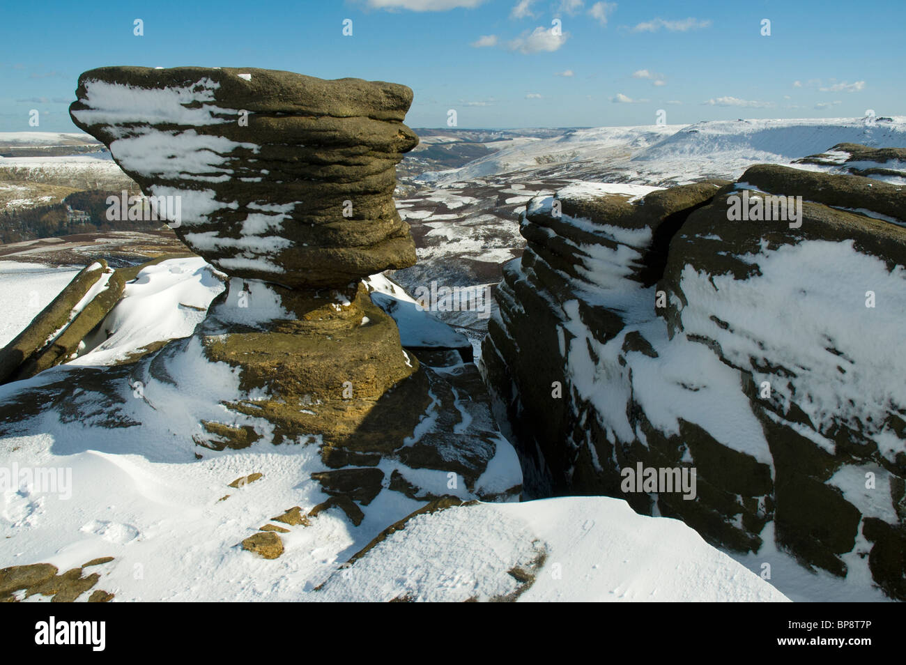 Eroded rocks and winter snow on the Kinder Scout plateau, Peak District ...