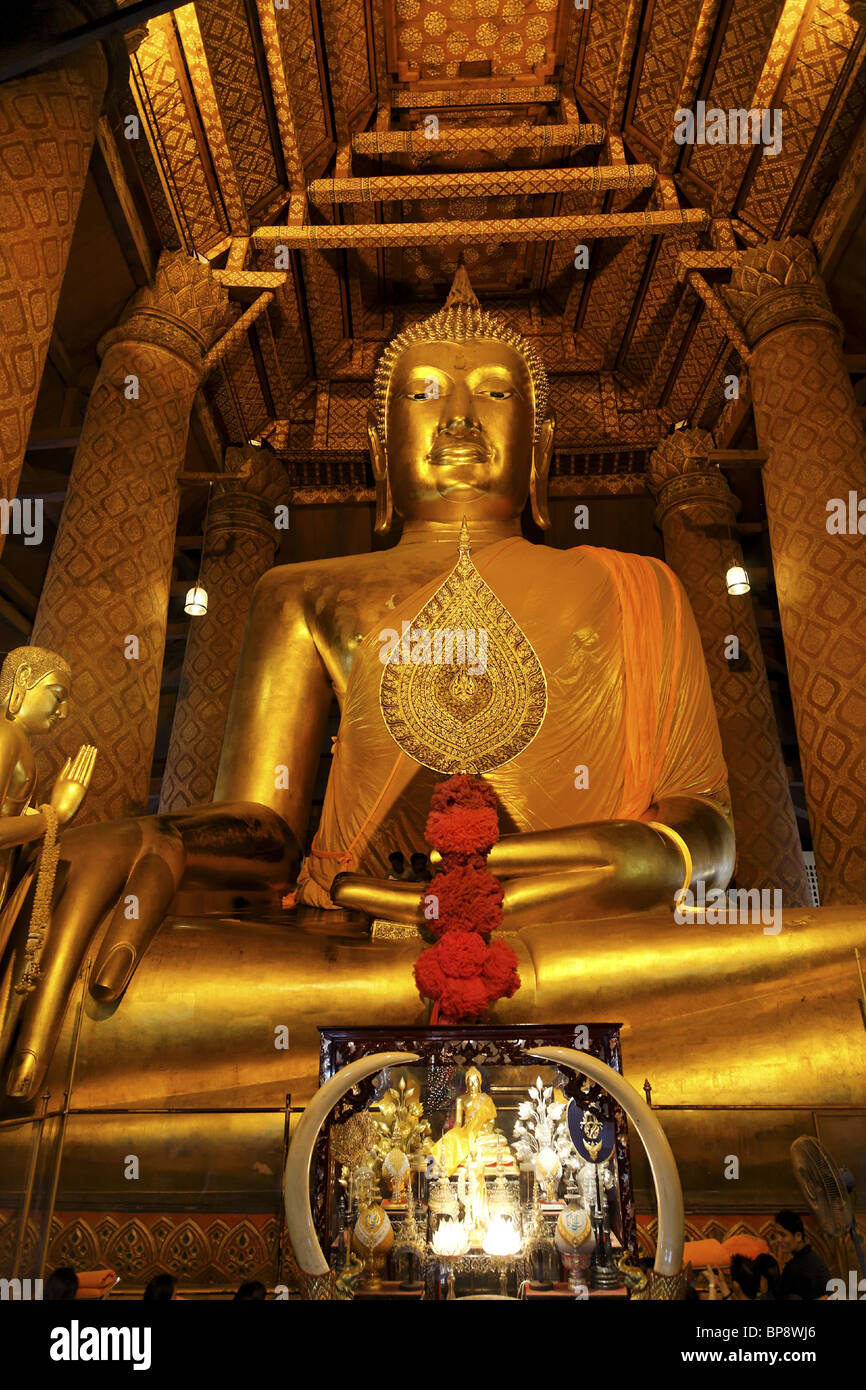 The Gold Buddha Statue at Wat Phanam Choeng. Ayuthaya, Thailand Stock ...