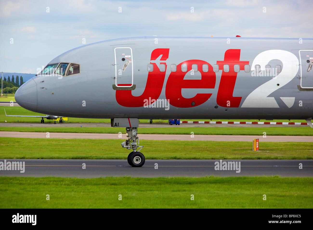 Jet2 boeing 757 hi-res stock photography and images - Alamy