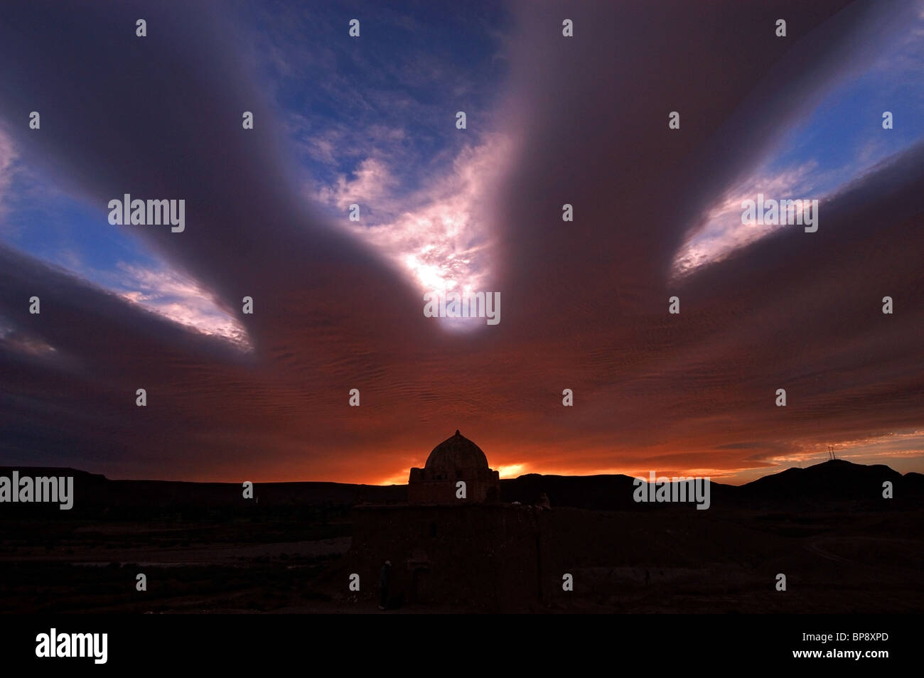 Tomb of marabout hi-res stock photography and images - Alamy