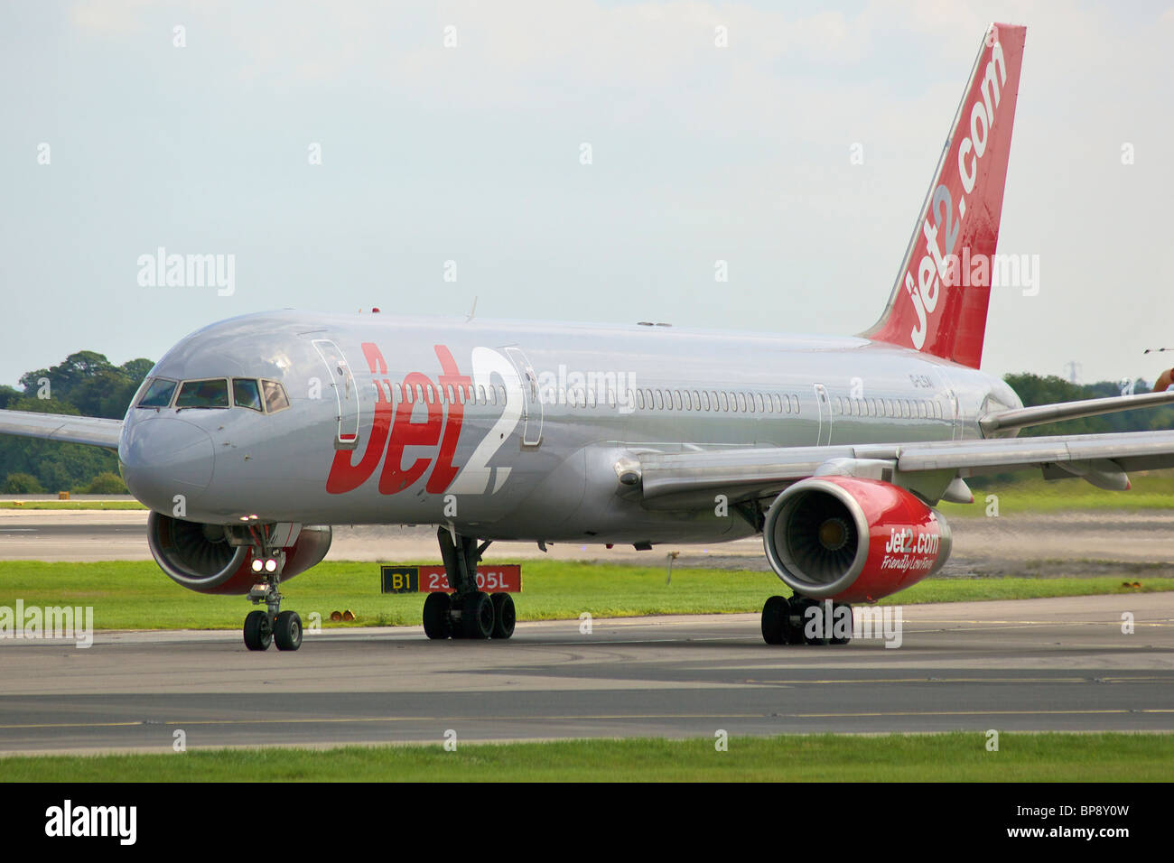 Boeing jet2 hi-res stock photography and images - Alamy