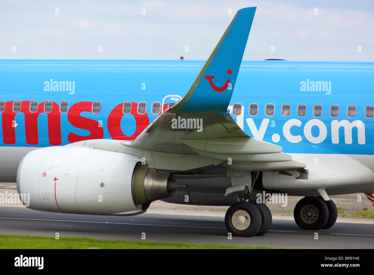 Thomson TUI boeing engine wing Stock Photo - Alamy