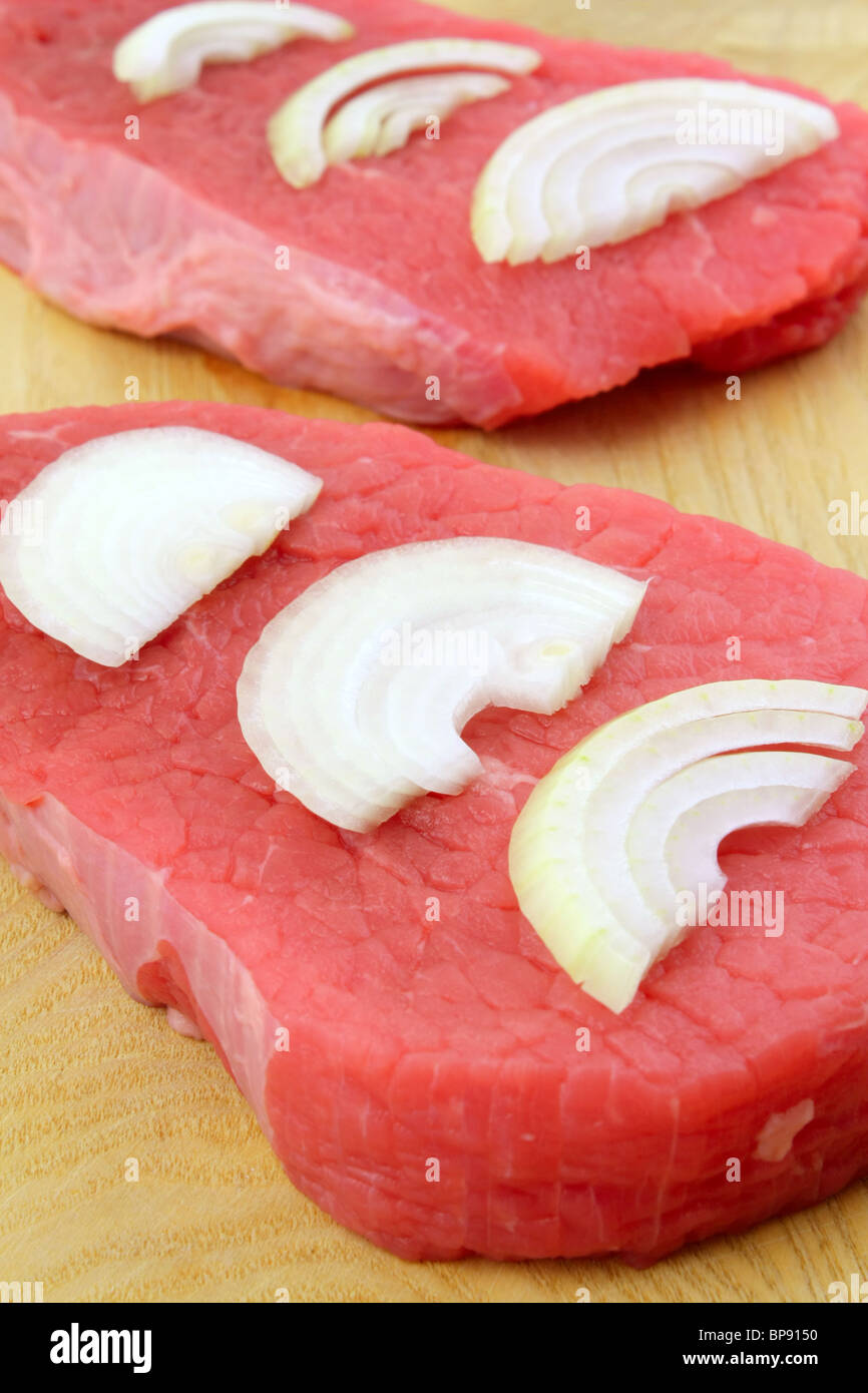 raw meat with onion Stock Photo - Alamy