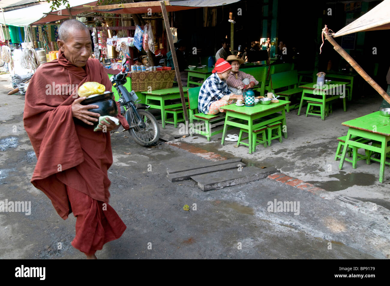 MYANMAR (BURMA) BUDDHIST MONKS TAKING FOOD GIVEN BY PEOPLE TO THEIR ...