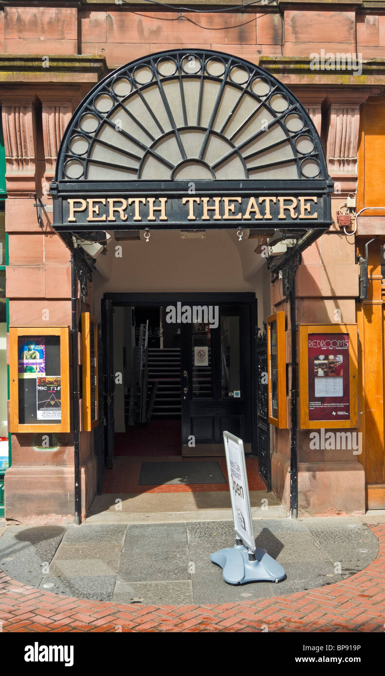Entrance to Perth Theatre in the High Street of Perth city centre Stock ...