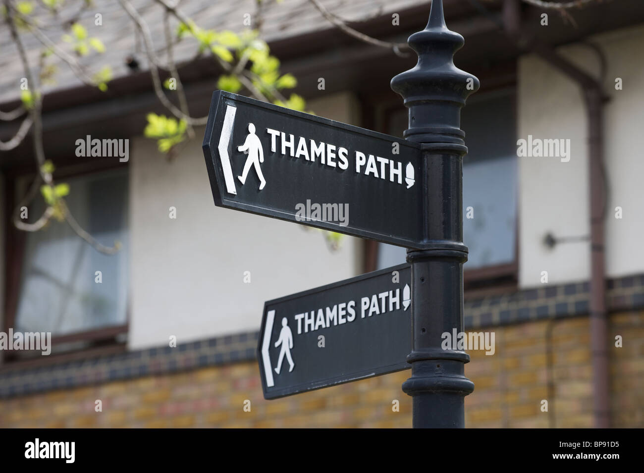 Thames path sign Stock Photo - Alamy
