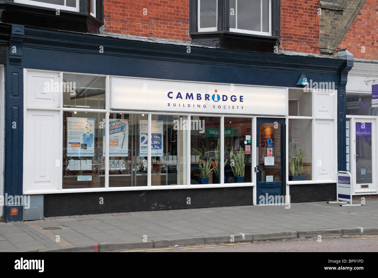 Bank shop front uk hi-res stock photography and images - Alamy