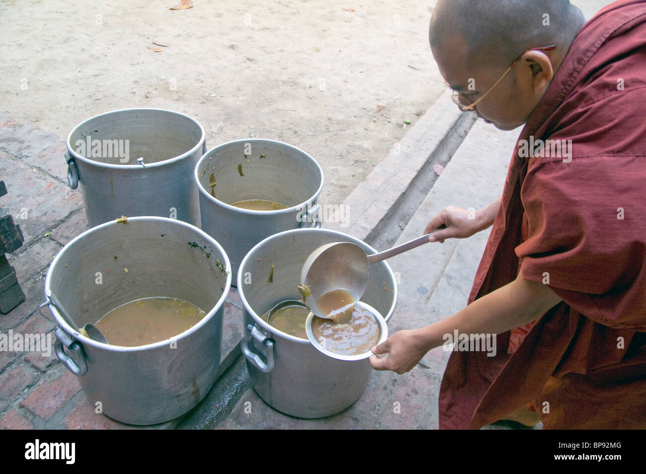 MYANMAR (BURMA) BUDDHIST MONKS TAKING FOOD GIVEN BY PEOPLE TO THEIR ...