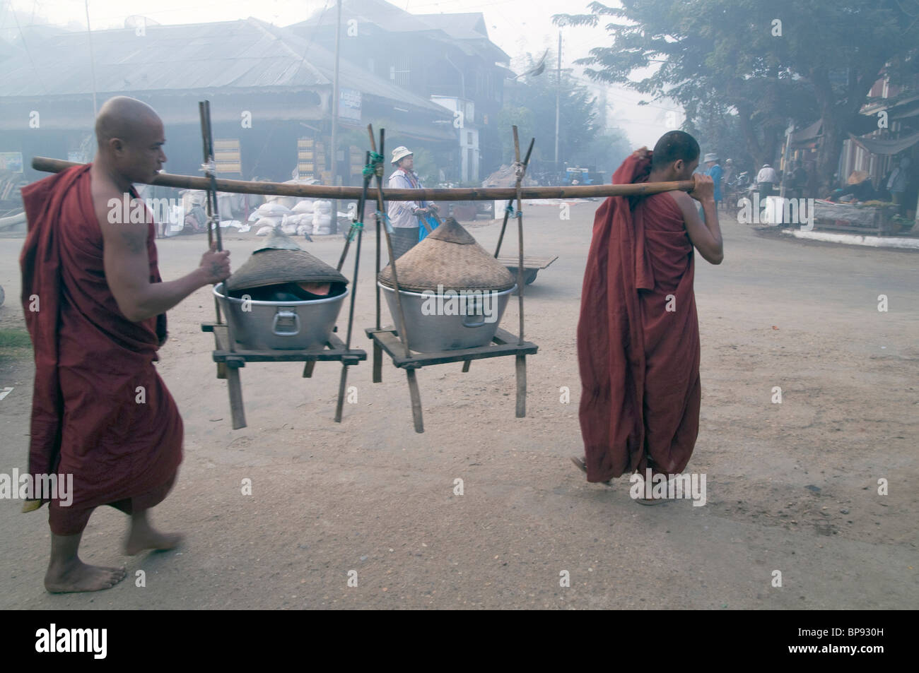 MYANMAR (BURMA) BUDDHIST MONKS TAKING FOOD GIVEN BY PEOPLE TO THEIR ...