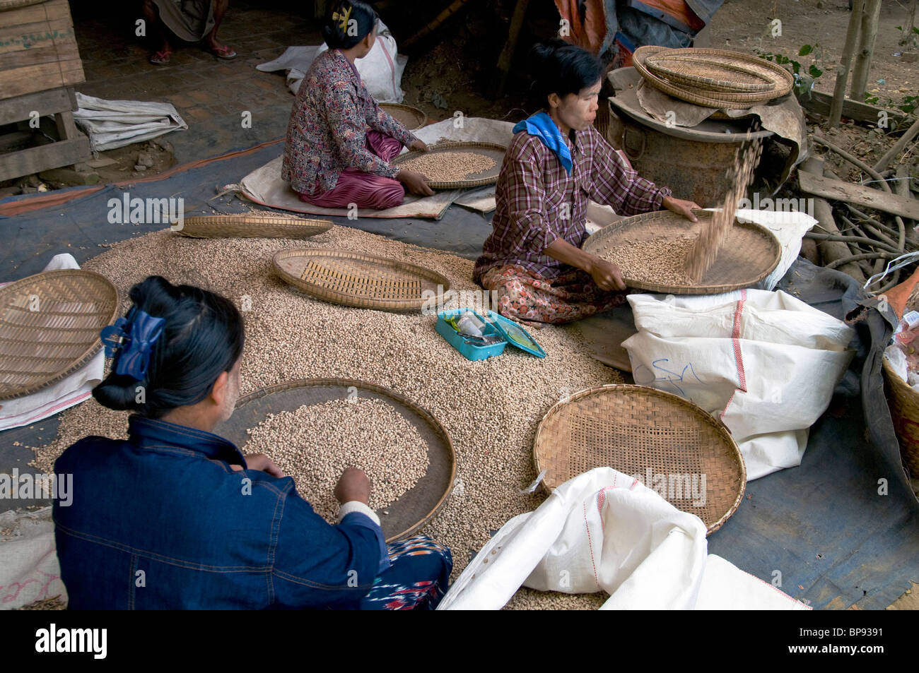 Myanmar burma rice merchant market food katha hi-res stock photography ...