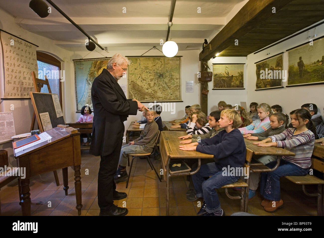 Lower class people hi-res stock photography and images - Alamy