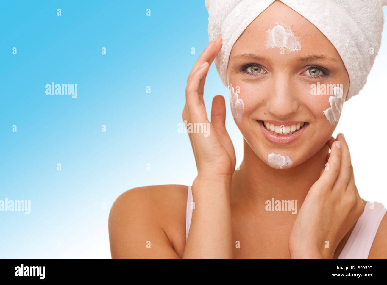woman applying face cream Stock Photo - Alamy