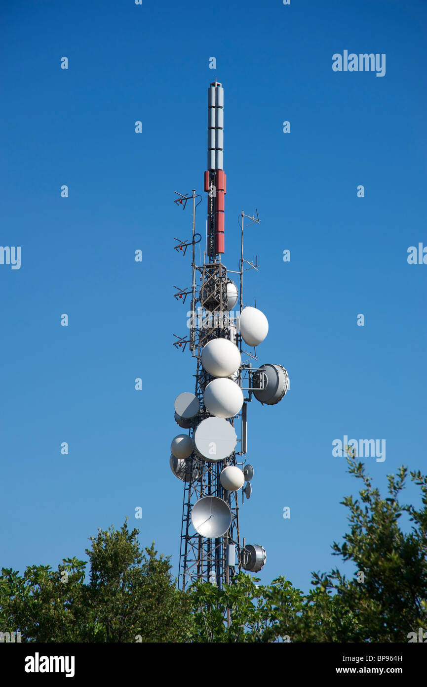 Telecommunications mast dishes hi-res stock photography and images - Alamy