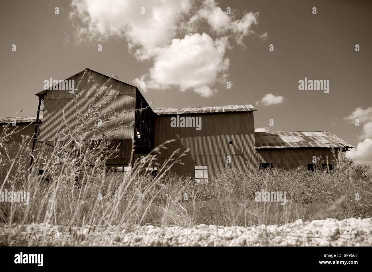 Abandoned cotton mill hi-res stock photography and images - Alamy
