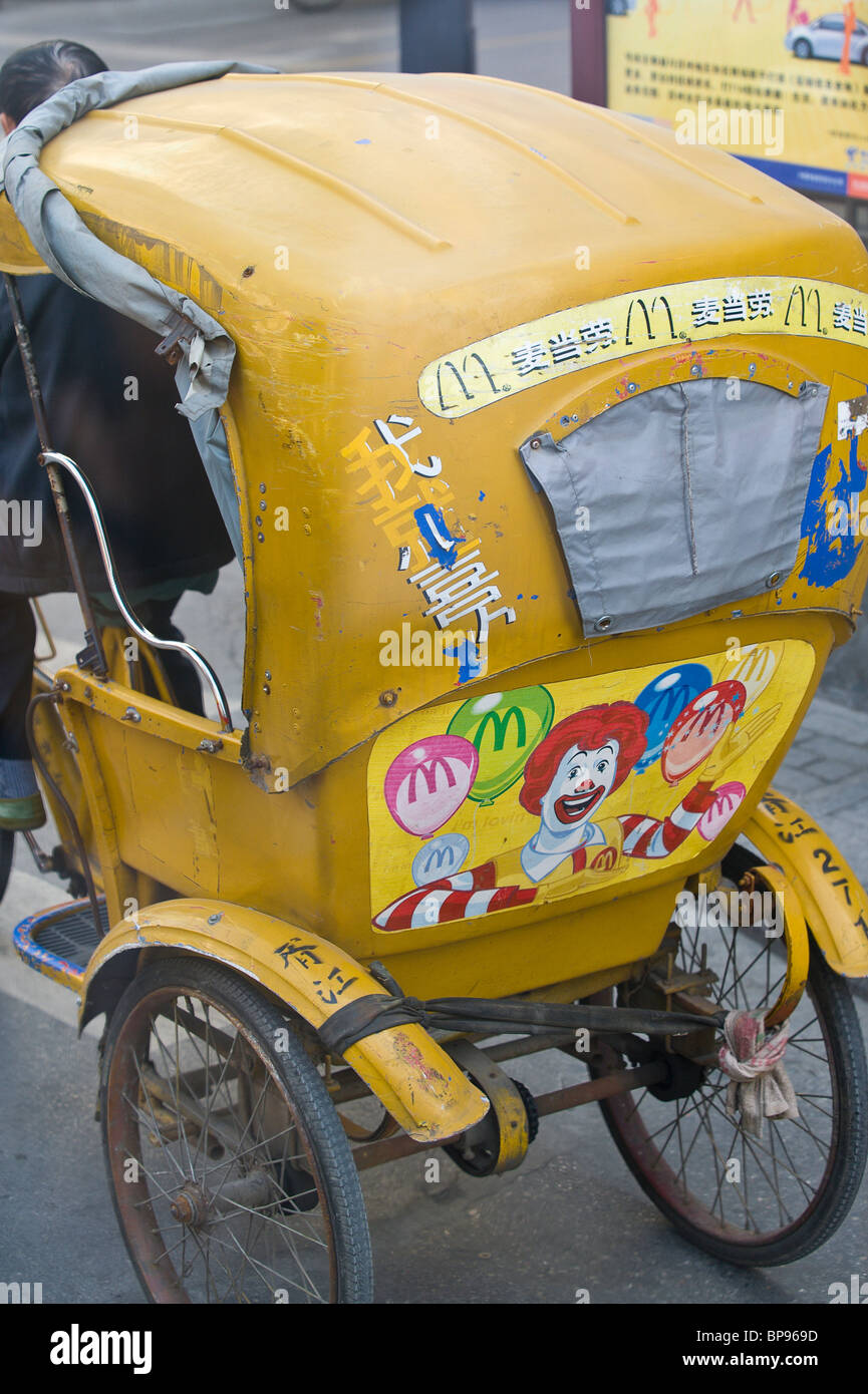 Yellow chinese taxi hi-res stock photography and images - Alamy